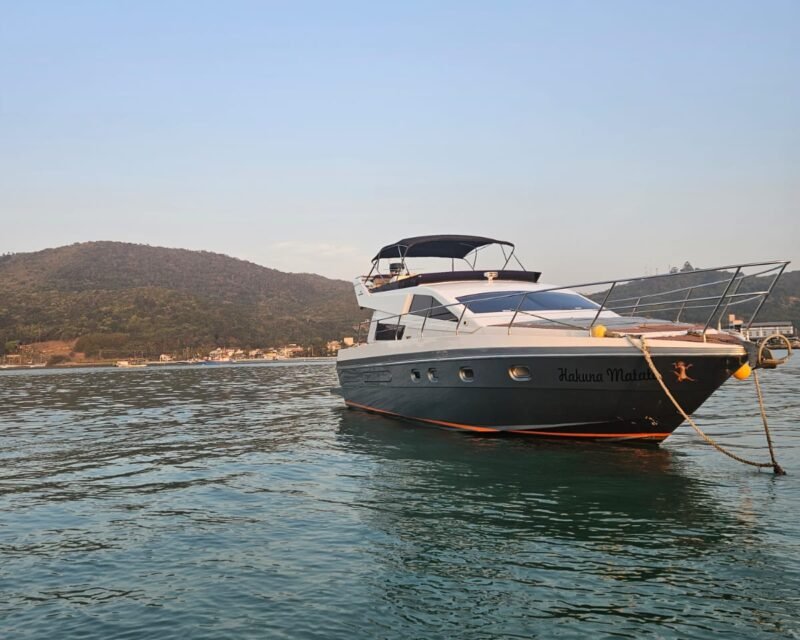 Lancha Intermarine 44 Full HM para Alugar em Porto Belo